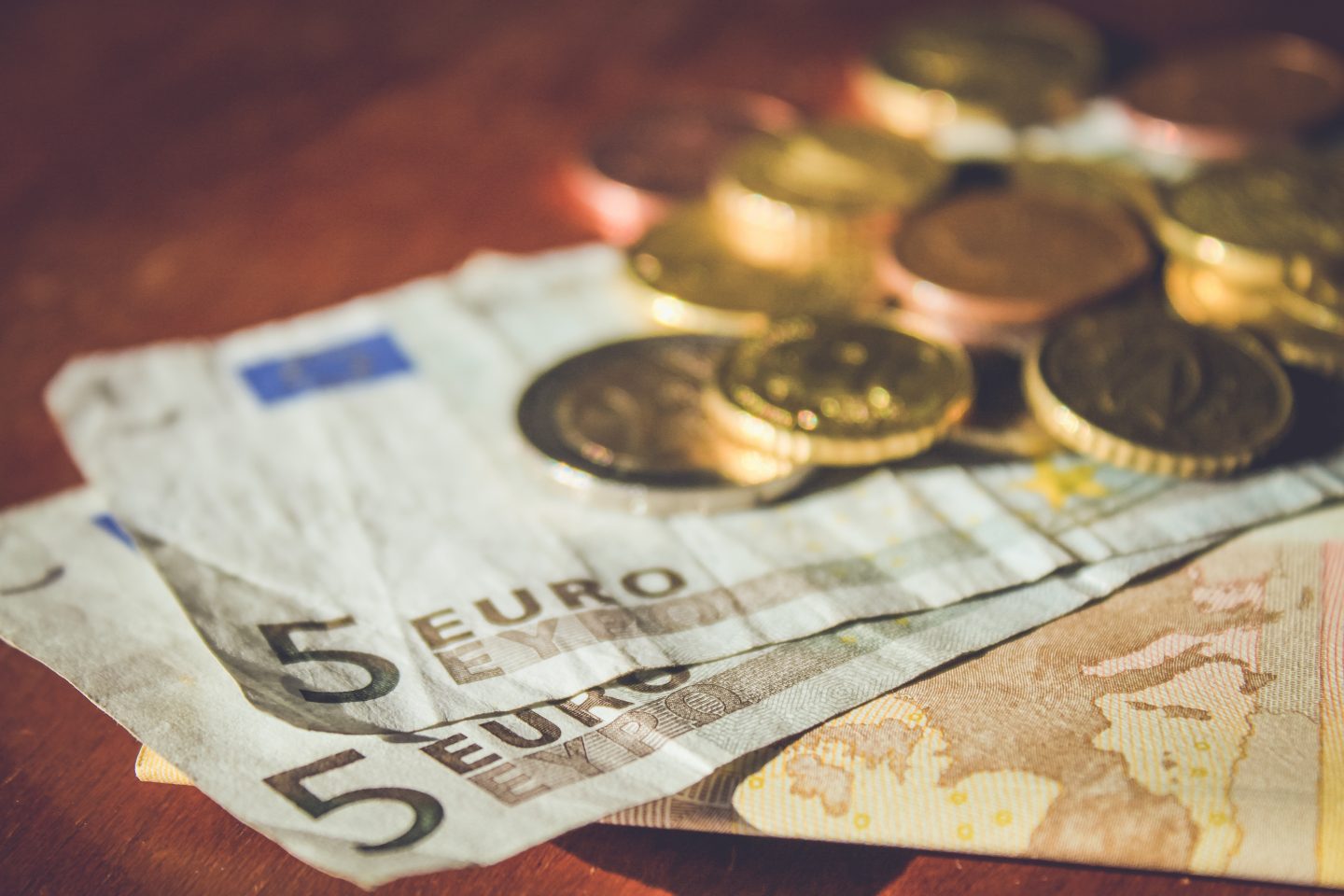 Hoe spaar je ongemerkt geld voor je reis? - REISJUNK