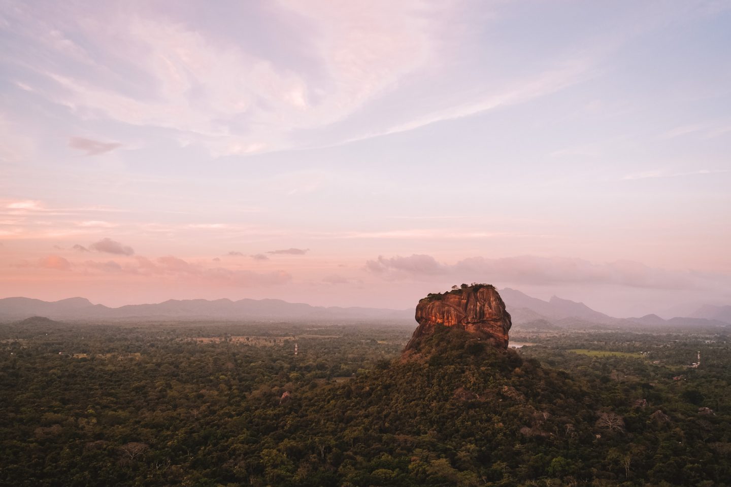Sigiriya in Sri Lanka: Lion Rock vs Pidurangala Rock - REISJUNK